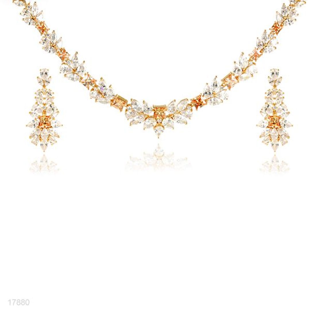 Buy Charming Wreath Necklace Set Online in Pakistan On Tesoro at Lowest ...